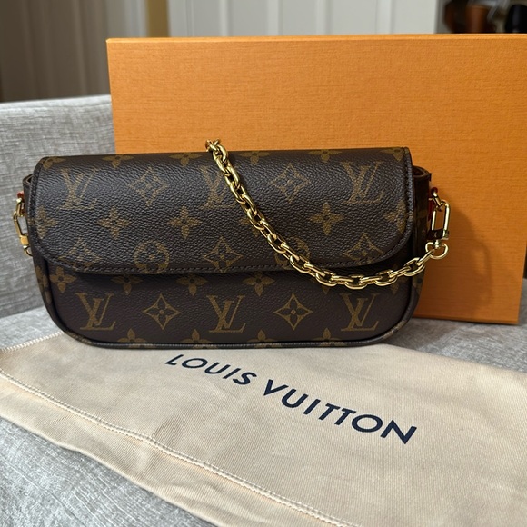 Louis Vuitton | Bags | Louie Vuitton Ivy Woc | Poshmark